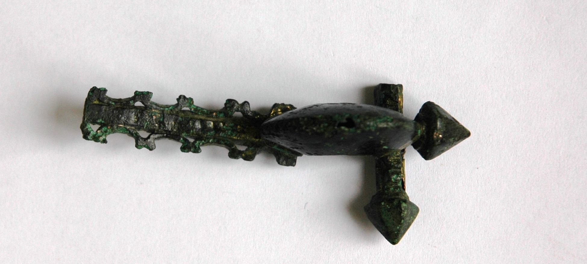 Fíbula cruciforme - Museu d'Arqueologia de Catalunya - Seu Girona